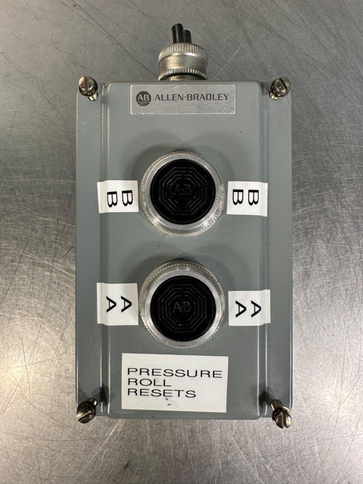 Allen-Bradley 800T-2TZ Push Button Enclosure 2 Hole NEMA 4, 13 (5D-13 ...