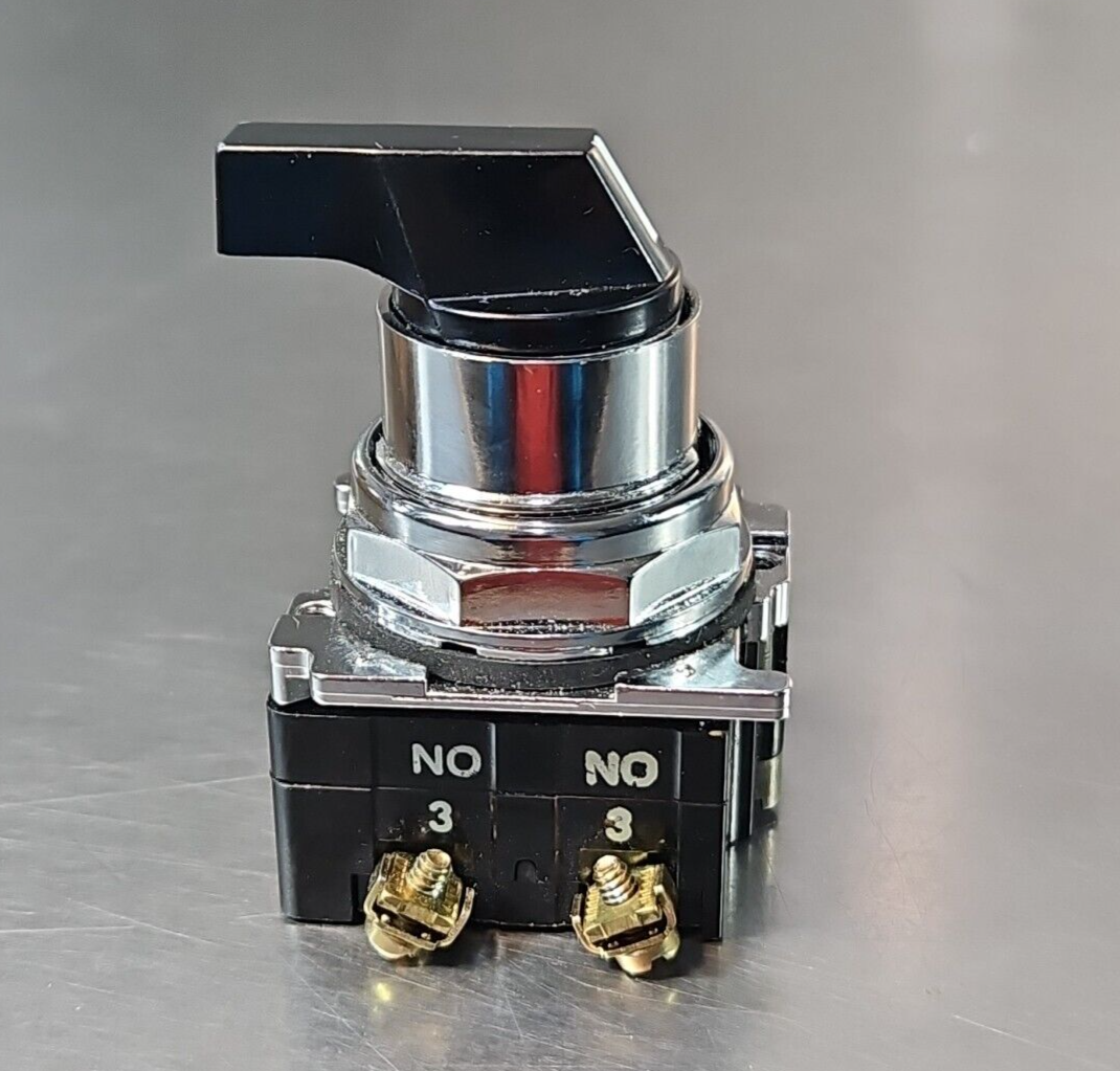 Eaton 10250T21LB Ser B1 Selector switch 3 position maint. Loc4E35 ...