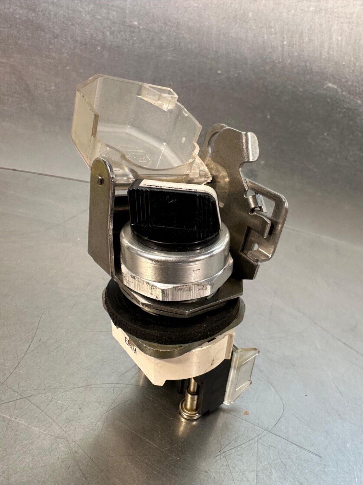 Allen Bradley 800T-H2 Selector Switch 2-Position Maitained Ser. T (4C ...