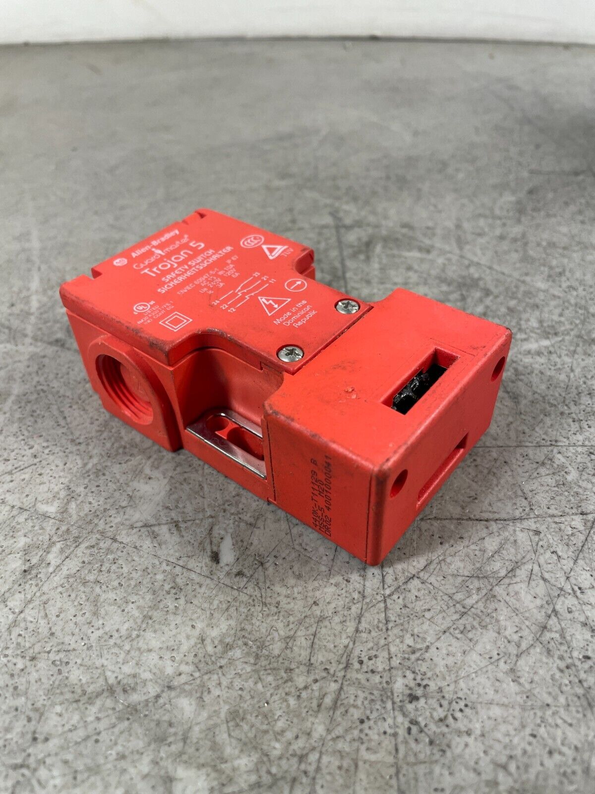 Allen-Bradley Guardmaster Trojan 5 Safety Universal Tongue Interlock S ...