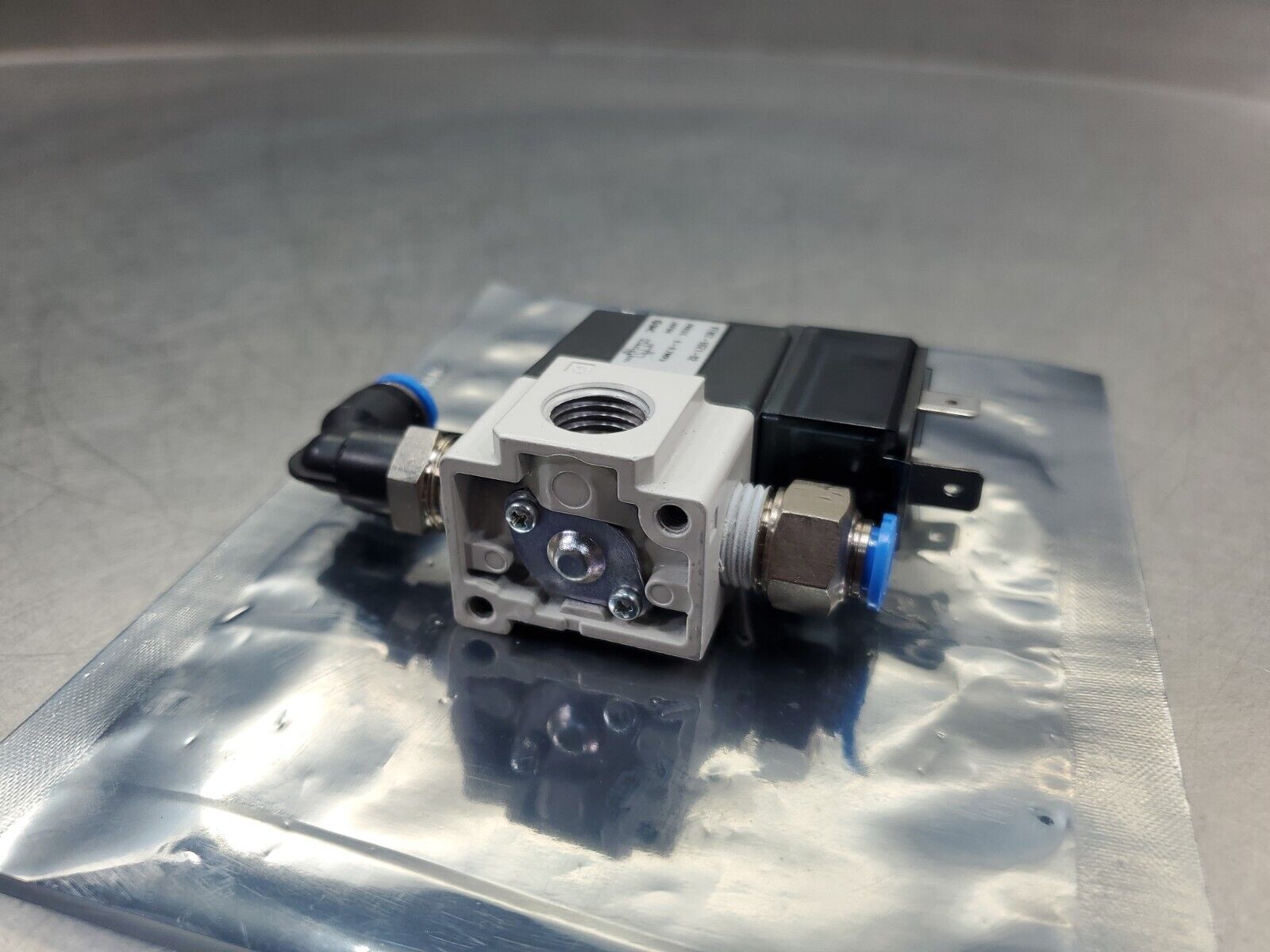 SMC VT307-5DZ1-02 SOLENOID VALVE 3-PORT 1/4" NPT 3-WAY. 6D-9 – Palmetto Automation Inc.