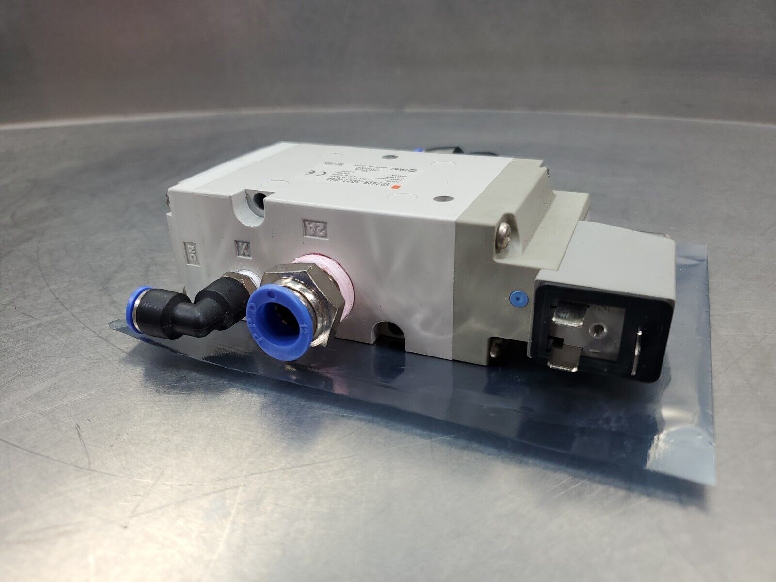 SMC VP742R-5DZ1-04A 24VDC 1.75W Solenoid Valve. 6D-14 – Palmetto ...