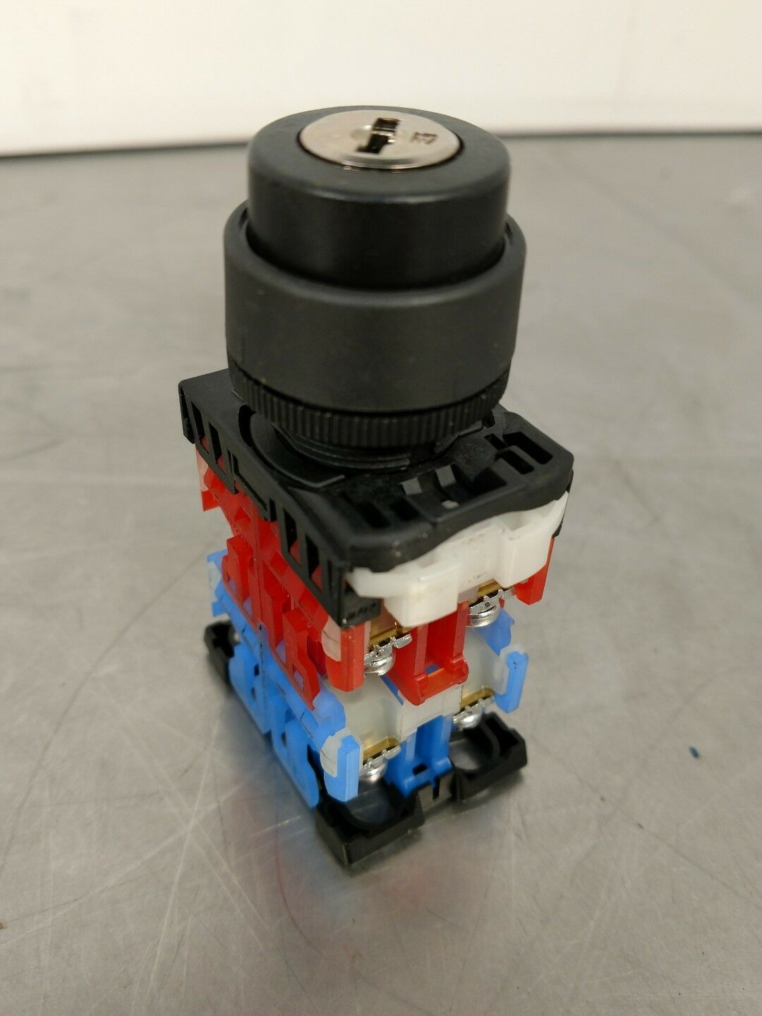 FUJI ELECTRIC AR22JCR-3D094 Lock-Out Switch 4A – Palmetto Automation Inc.