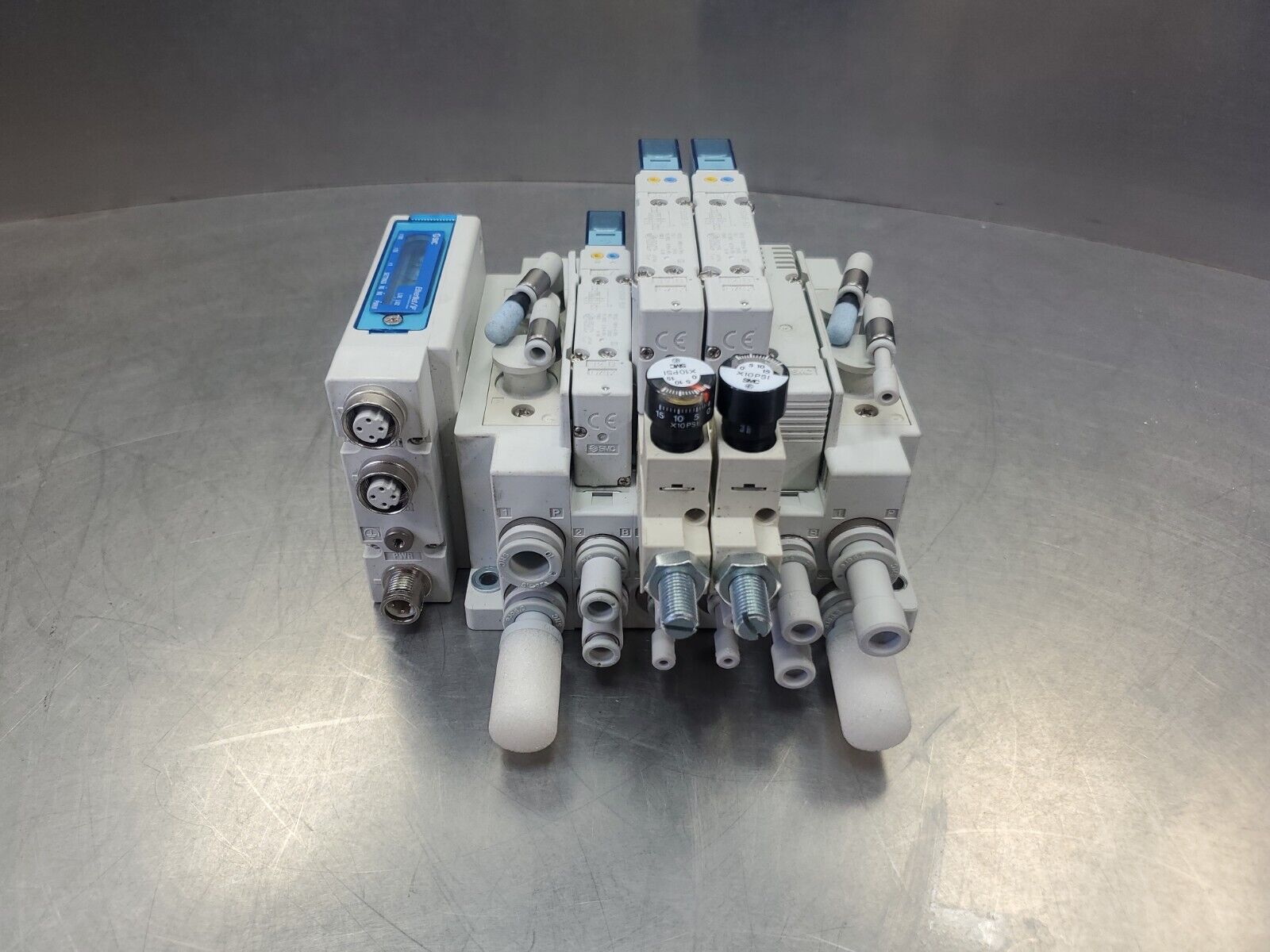 SMC Manifold EX260-SEN1 & (3) SMC SY5200R-5U1 & SMC x10PSI Module 6D-1 ...