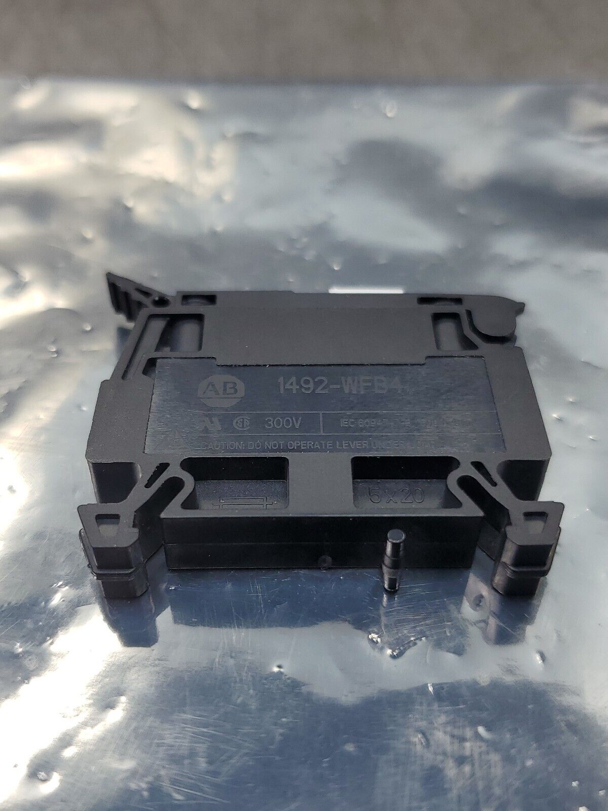 Allen Bradley 1492-WFB4 Fuse Holder - Red Indicator 1492WFB4. 4H ...