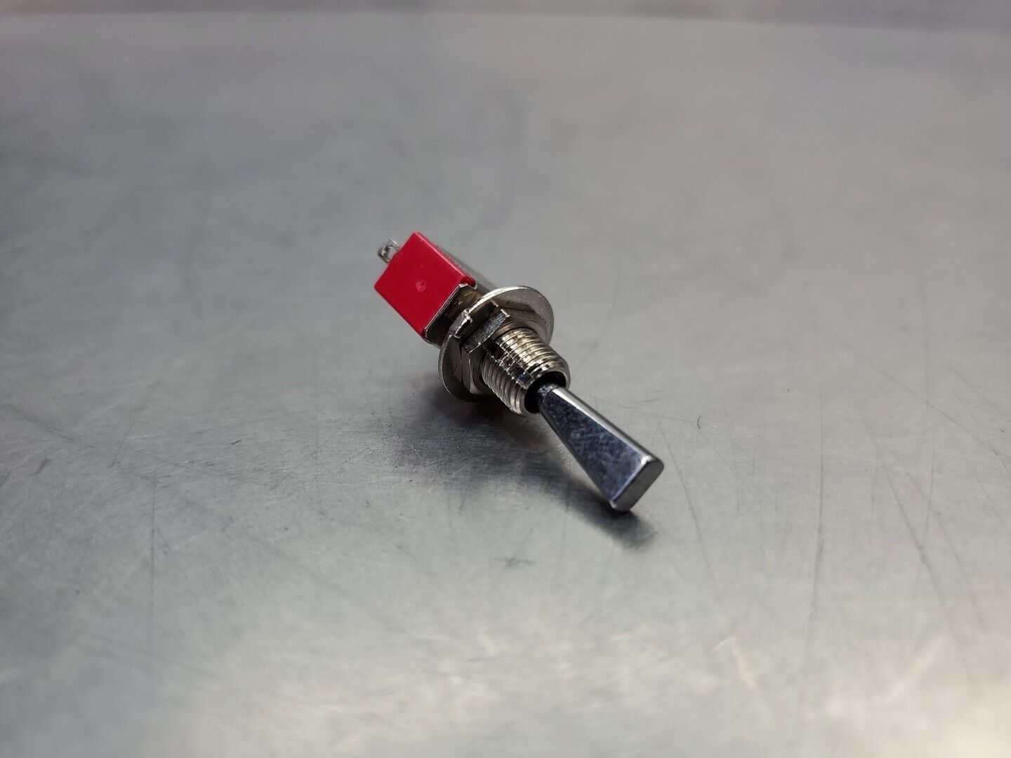 Tyco Electronics 0633 2A/5A 250V/120V ON/OFF Toggle Switch. 4B-21 ...